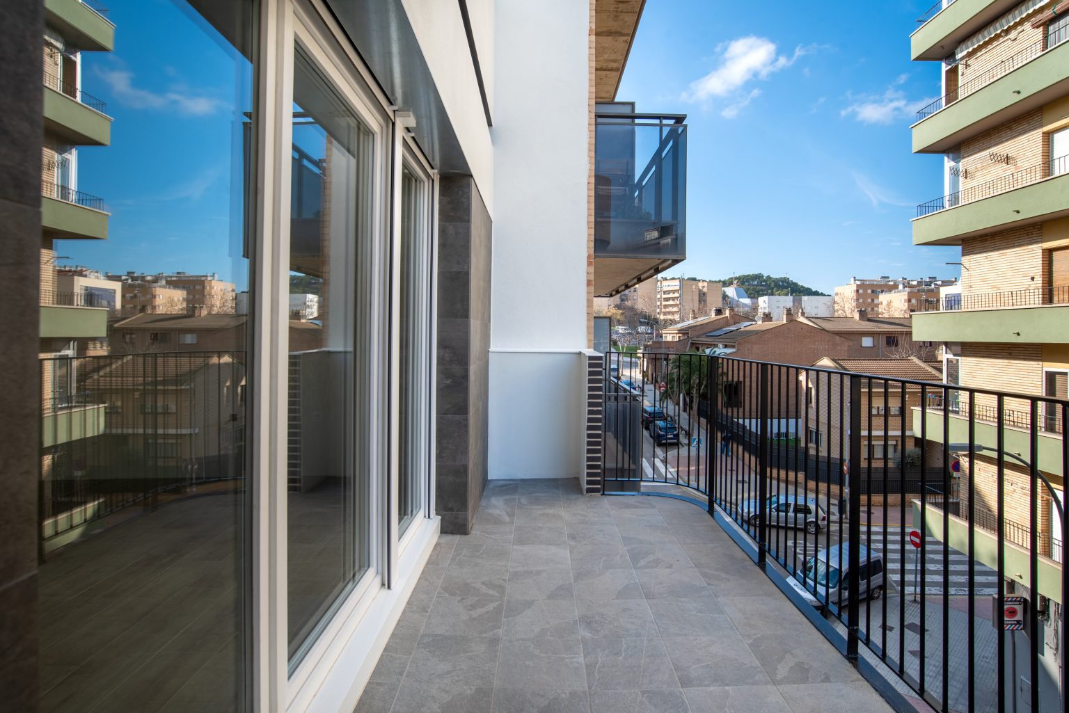 Edificio plurifamiliar de 6 viviendas inteligentes de calidad superior ...